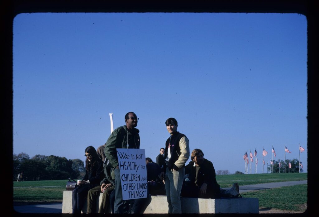Incredible Photos of 1967 March on Pentagon Against the Vietnam War
