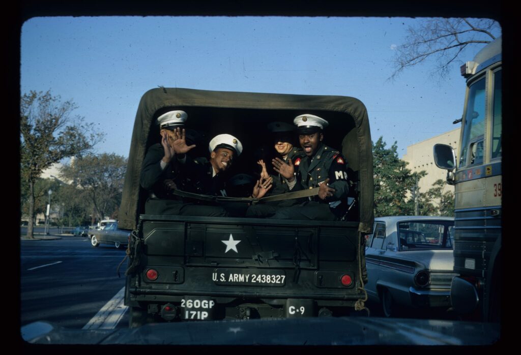 A Look Back at a Photo from the 1967 March on the Pentagon Against the ...